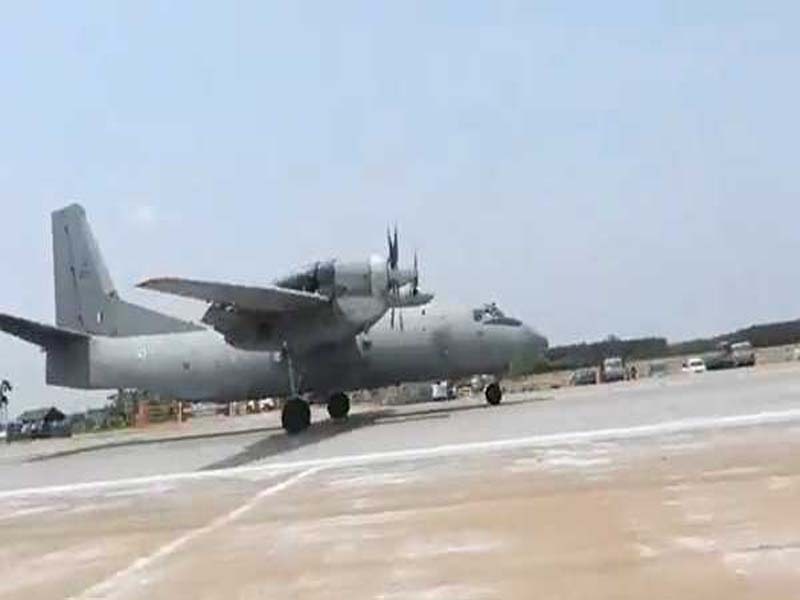 On NH 16, the IAF conducts an emergency landing trial.